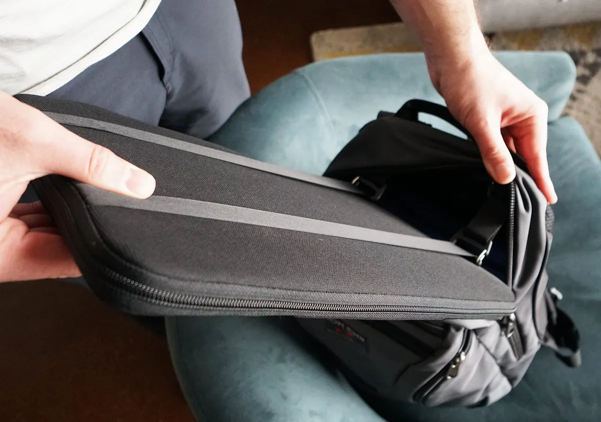Tom Bihn Synapse25Travel Backpack Review | Onyx