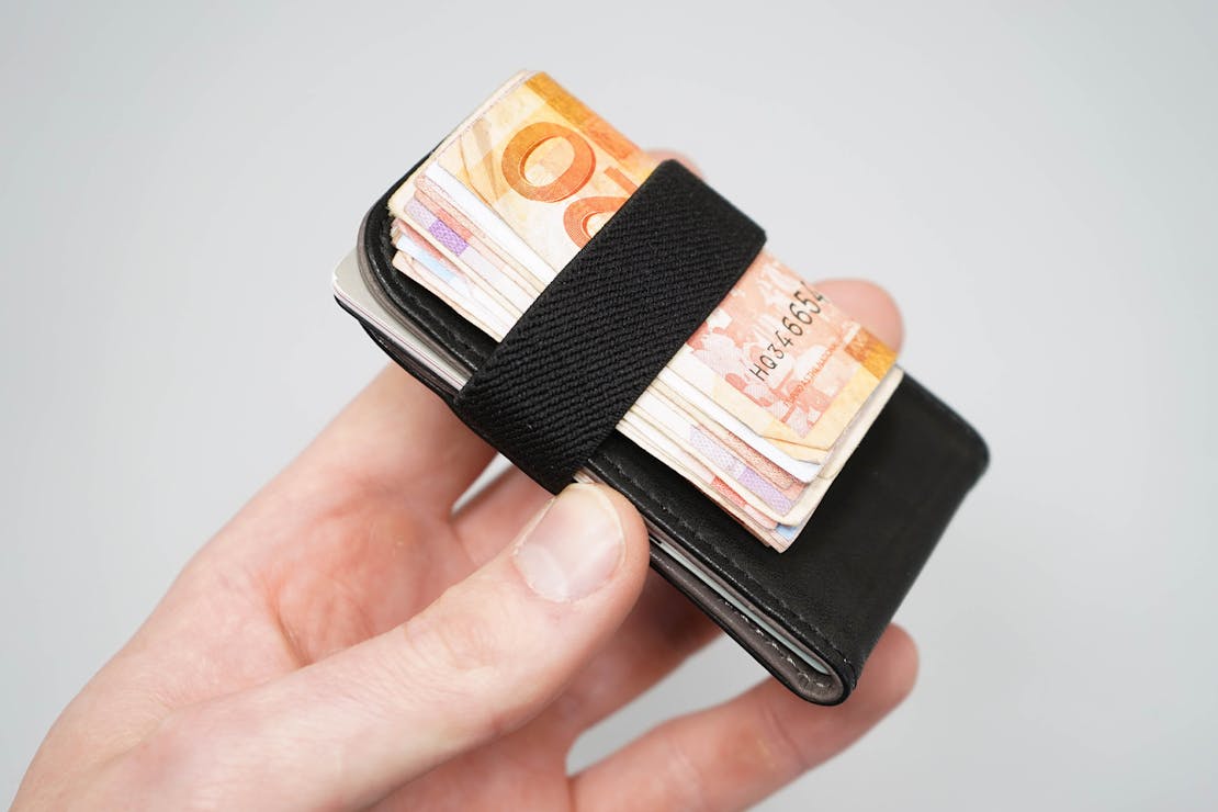 Distil Union Wally Micro Review (Minimalist Wallet) | Pack Hacker