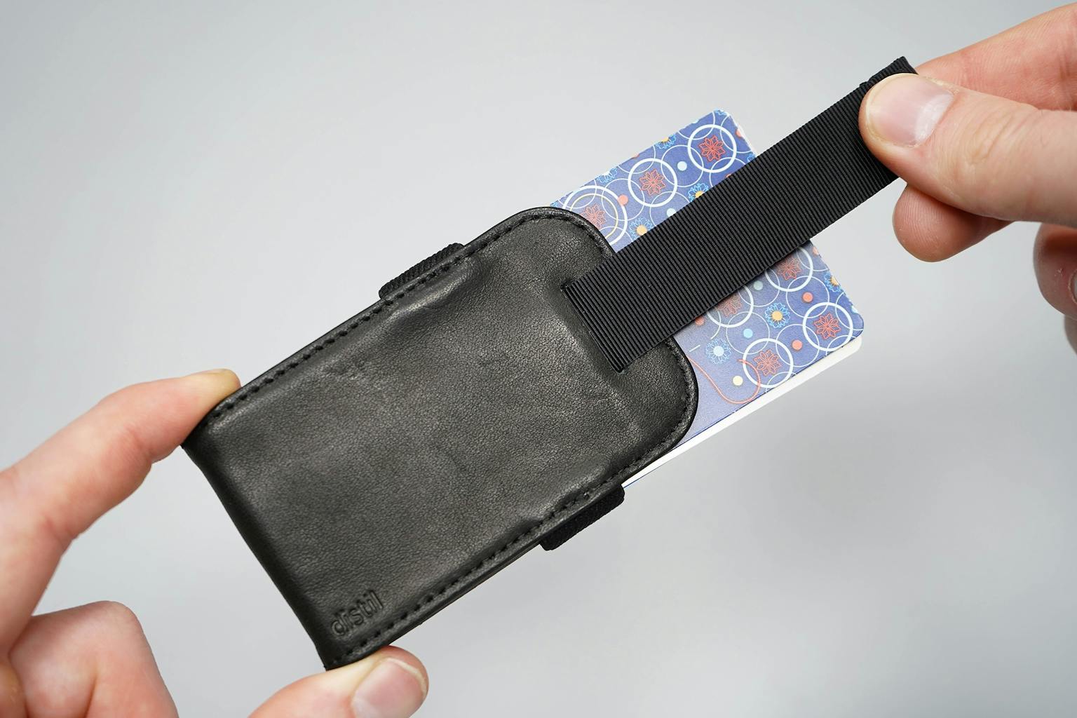 Distil Union Wally Micro Review (Minimalist Wallet) | Pack Hacker