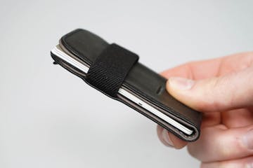 Distil Union Wally Micro Review (Minimalist Wallet) | Pack Hacker