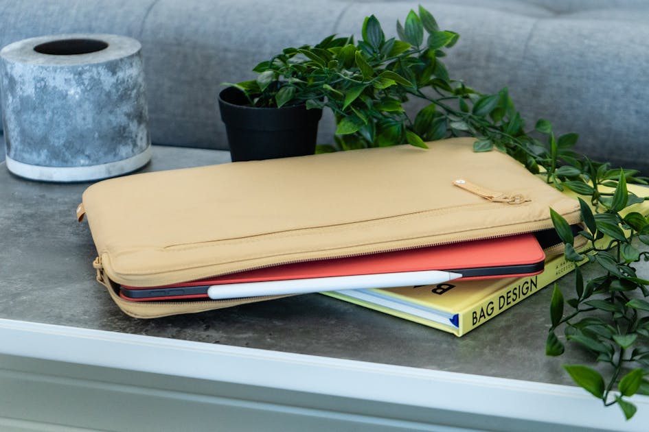 Incase Compact Sleeve With Bionic Review Pack Hacker