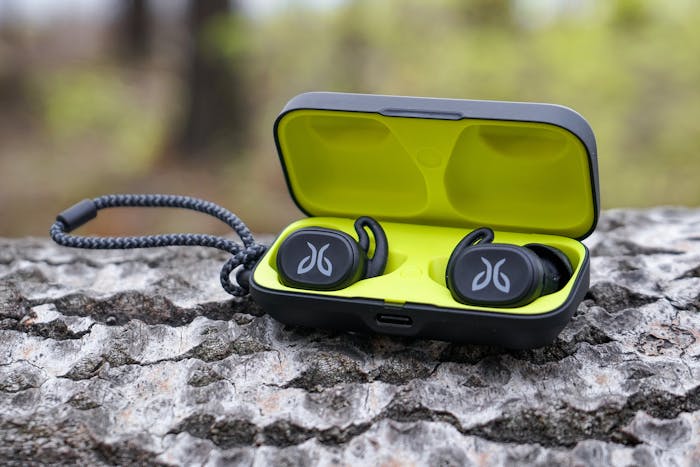 Jaybird Vista Wireless Bluetooth Earbuds | Pack Hacker
