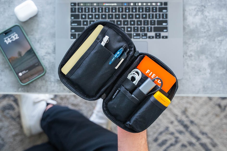 ALPAKA Admin Pouch Review | Pack Hacker