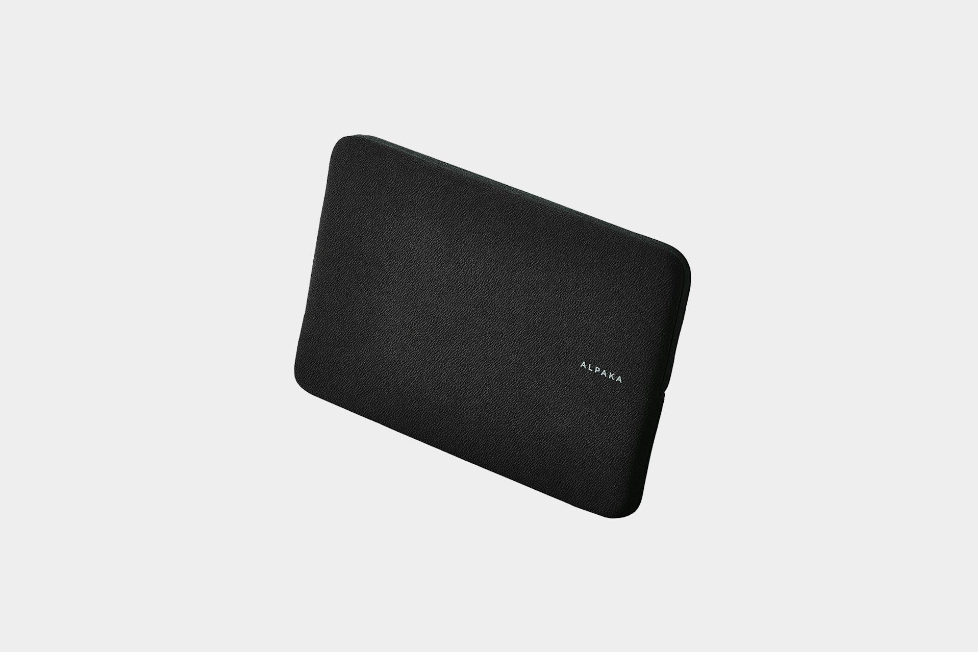 ALPAKA Slim Laptop Sleeve Review | Pack Hacker