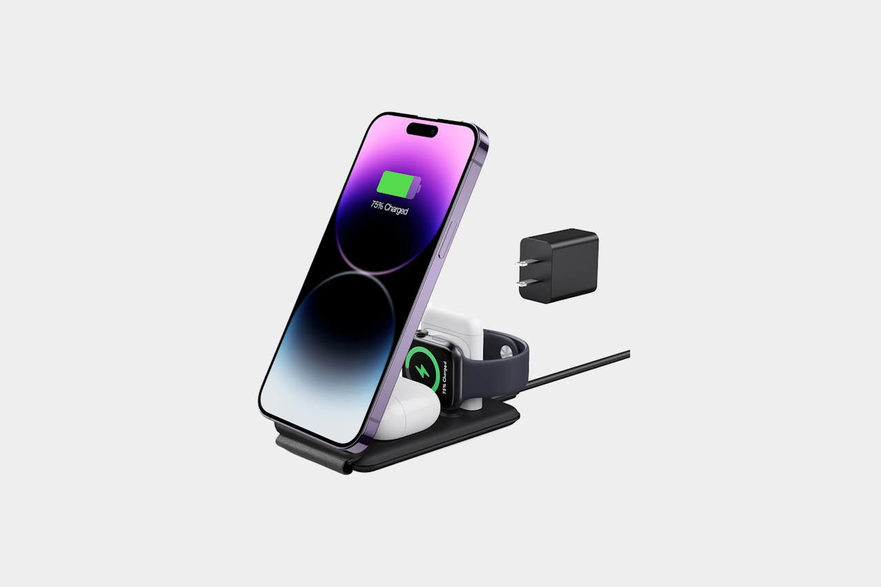 ESR HaloLock 3-in-1 Travel Wireless Charging Set Review | Pack Hacker