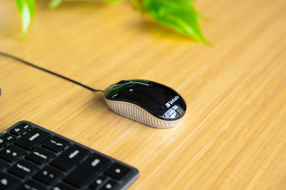 Verbatim Mini Wired Travel Optical USB-A Mouse | Pack Hacker