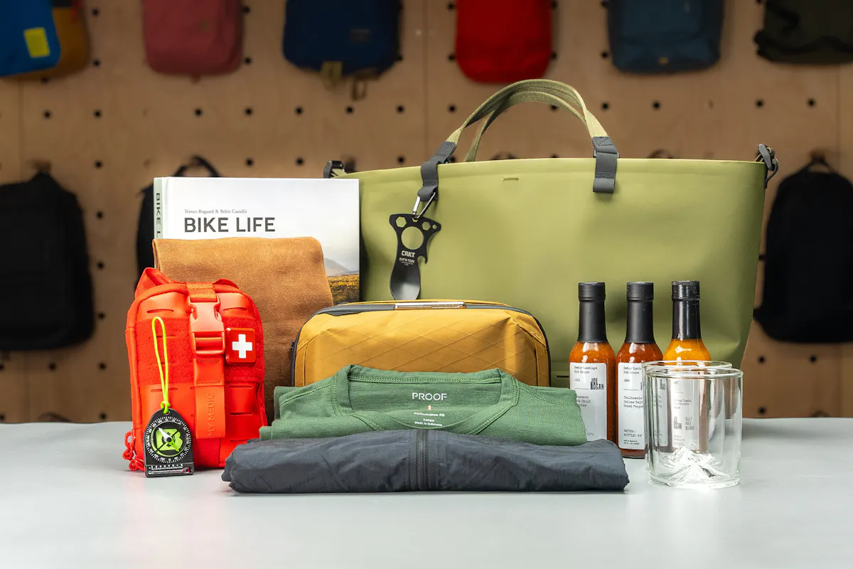 16 Unique Travel Gifts for Your Favorite Traveler | Pack Hacker