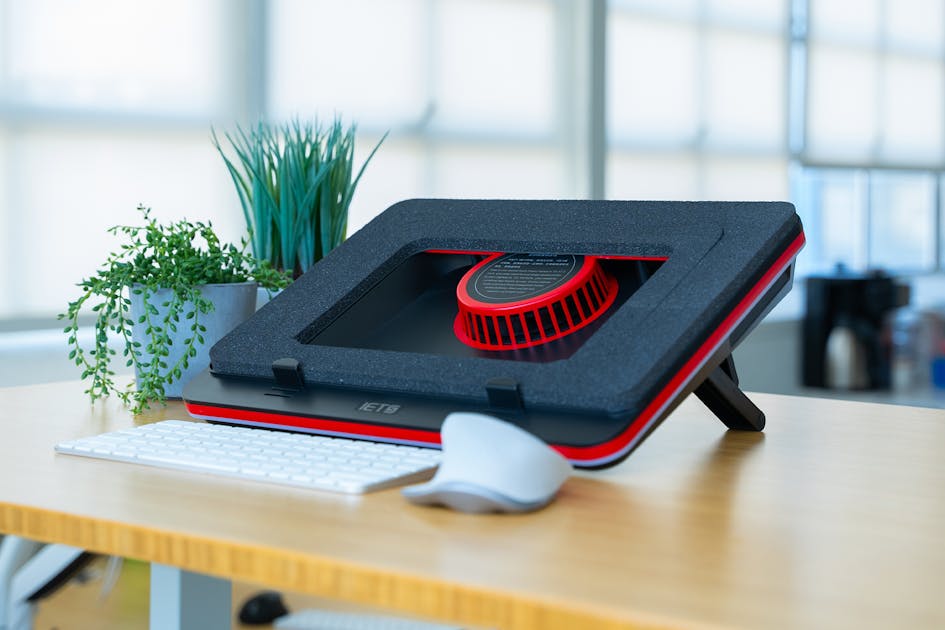 IETS GT500 Laptop Cooling Pad | Pack Hacker