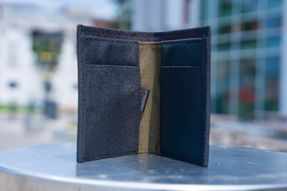 ALPAKA ARK Bifold Cash Wallet Review | Pack Hacker