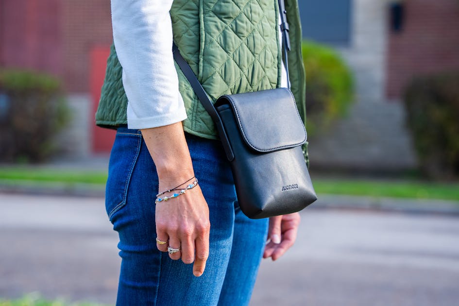 Monos Metro Mini Crossbody Review | Pack Hacker