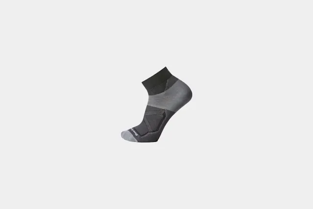 Darn Tough Hiker Quarter Midweight Hiking Socks | Pack Hacker