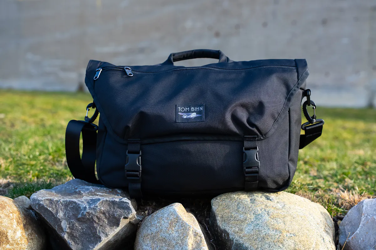 TOM BIHN Marathon Messenger Bag Review | Pack Hacker