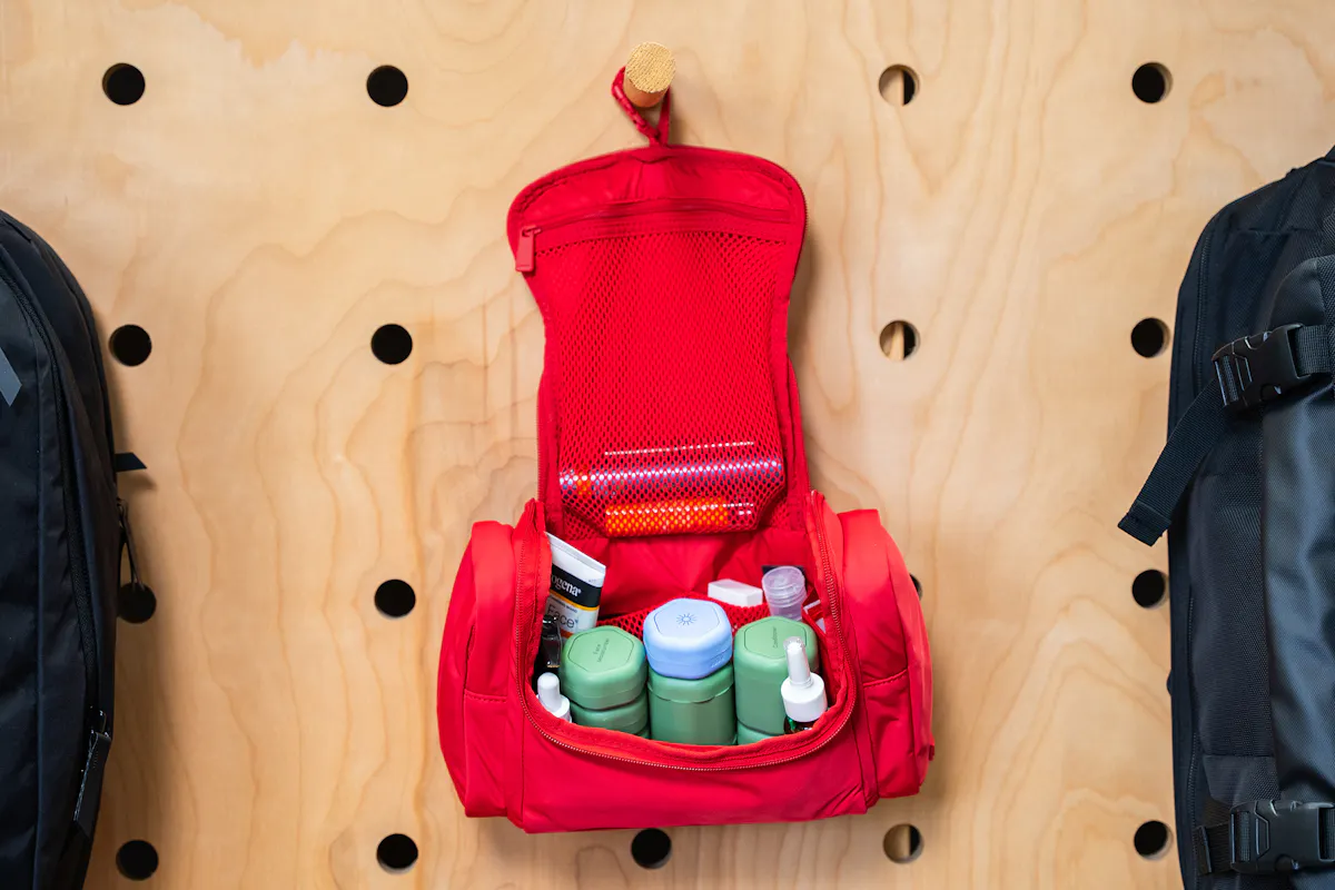 Away Featherlight Hanging Travel Vanity Review | Pack Hacker